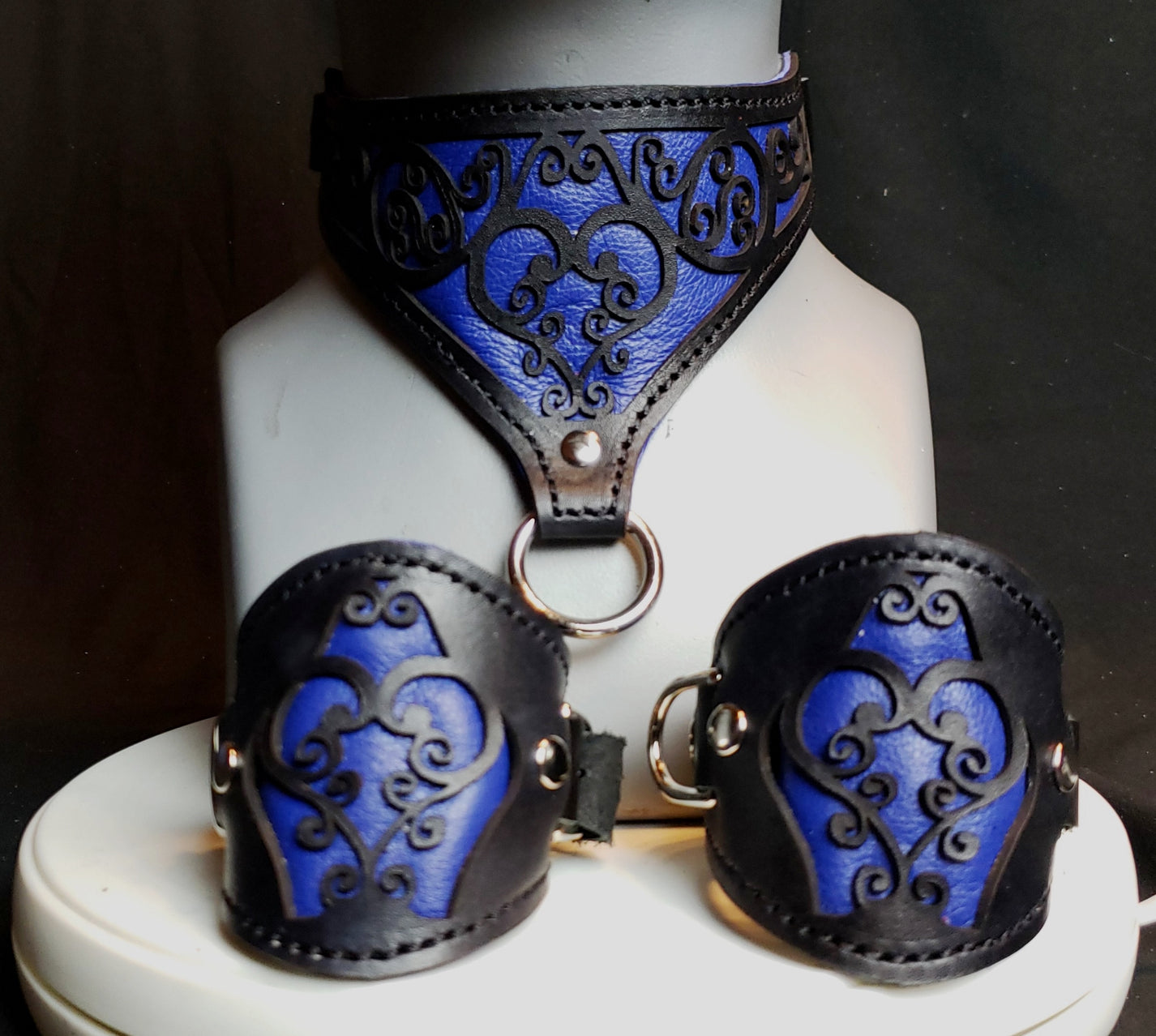 The Leather Heart Collar, wrist and ankle cuffs- Custom – Firebird Leather